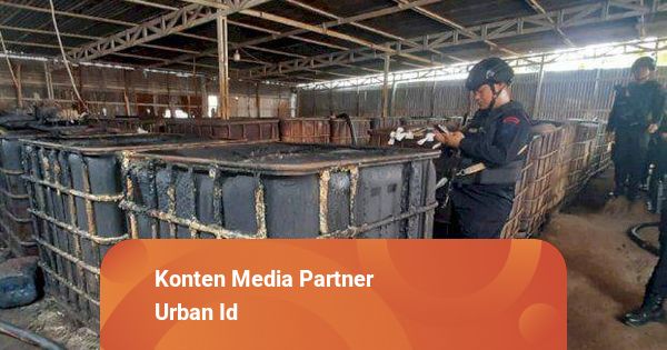 Polisi Gerebek 2 Gudang Penyimpanan BBM Ilegal di Ogan Ilir | kumparan.com